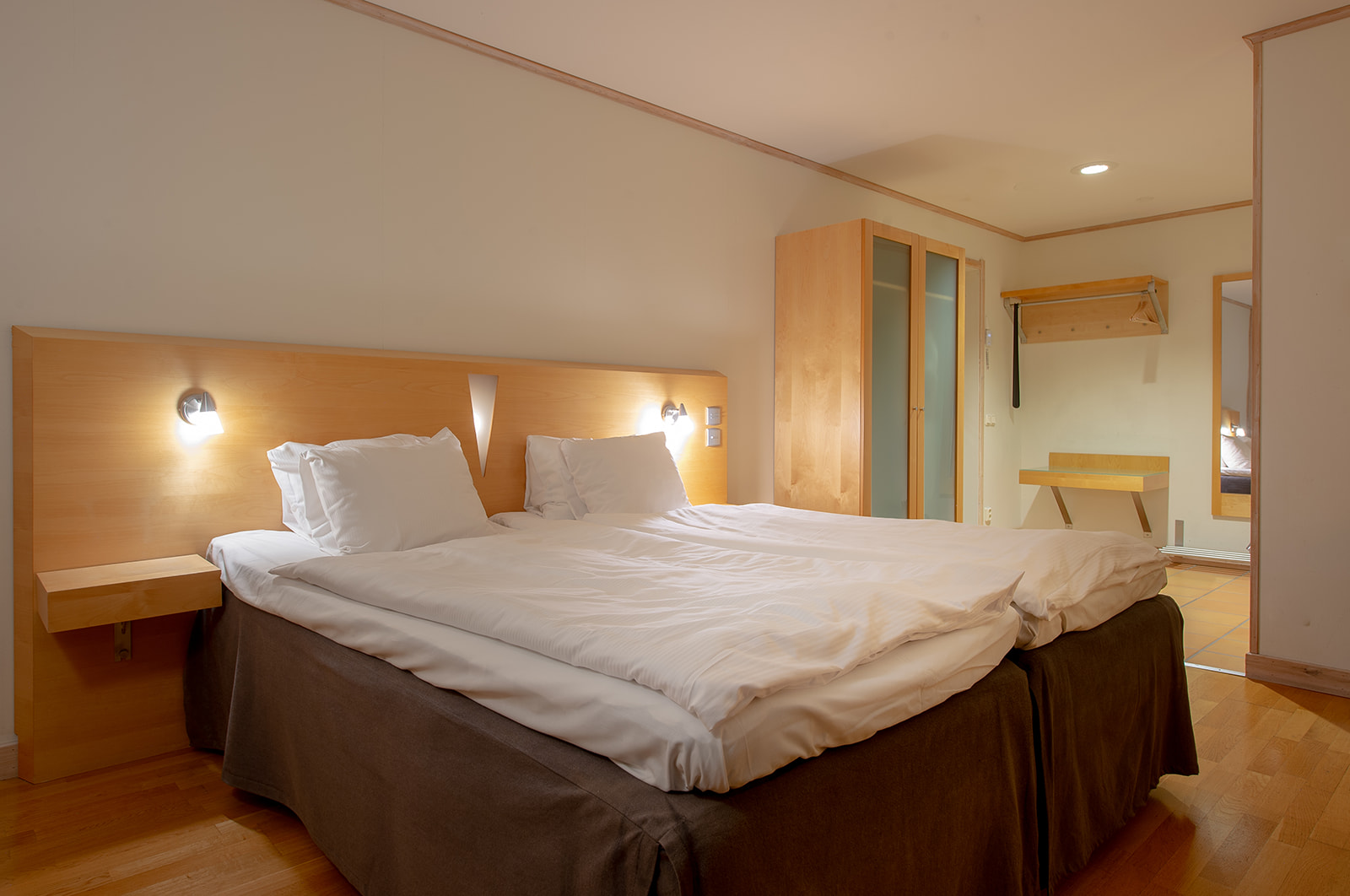 Classic warm hotel room at ICEHOTEL | ICEHOTEL